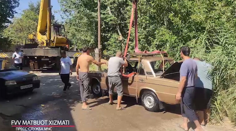 Toshkent viloyatida "Jiguli 06" kanalga tushib ketdi | UzReport.news