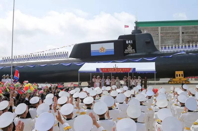 Shimoliy Koreya taktik yadro quroli bilan jihozlangan suv osti kemasini ...