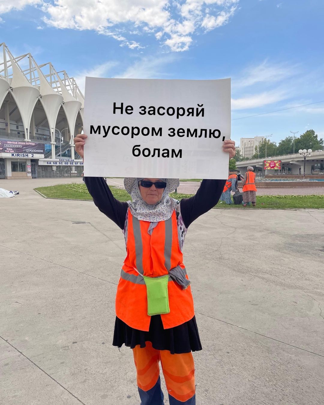 “Mashinadan axlat uloqtirma, bolam” - Toshkentda ekobloger va ...