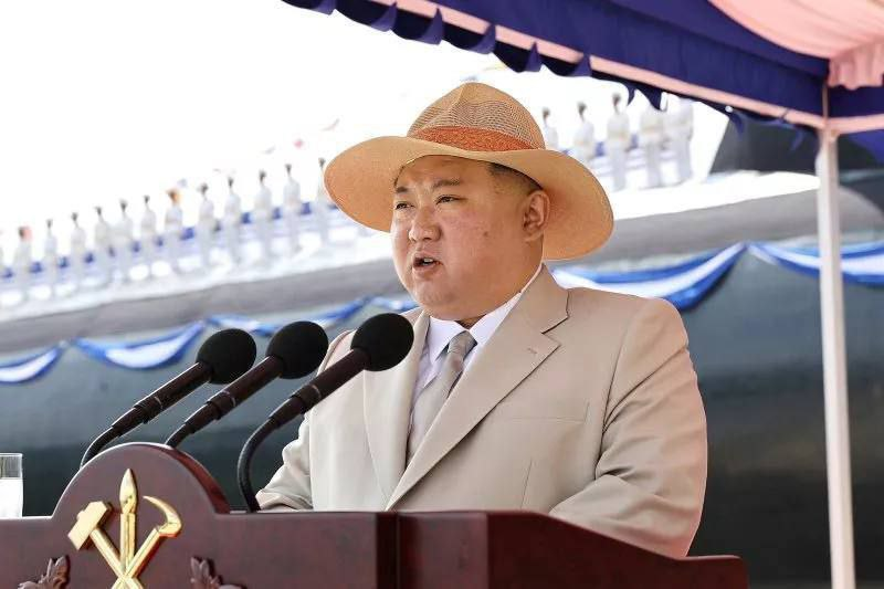 Shimoliy Koreya taktik yadro quroli bilan jihozlangan suv osti kemasini ...