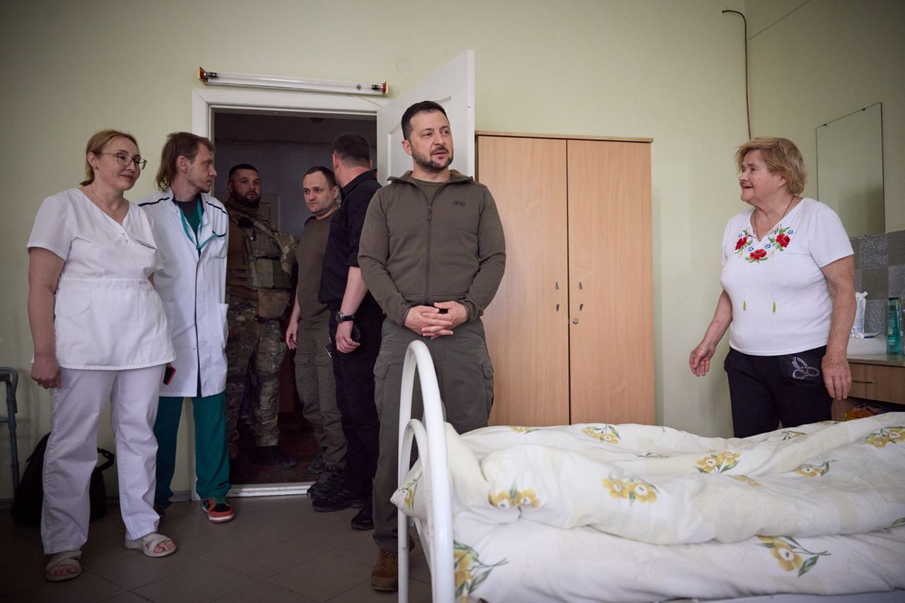 Zelenskiy suv bosgan Xerson viloyatiga tashrif buyurdi | UzReport.news