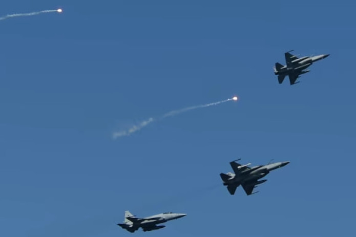 Pokiston va Hindiston o‘rtasida tarixdagi eng yirik havo jangi bo‘ldi ...