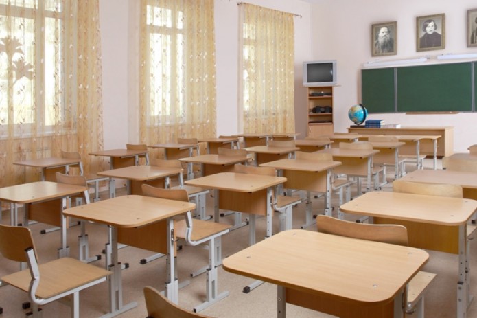 Qozog‘istonning Oqto‘be shahrida 13 yoshli o‘quvchi parta burchagiga ...