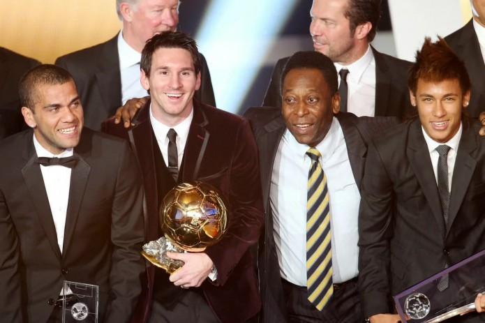 Dani Alvesh Messi va Peleni solishtirdi. Futbolchi ulardan birini ...