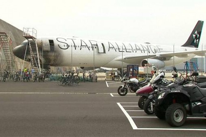 Frankfurt airport truck fire damages Lufthansa Airbus A340 plane ...