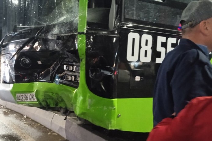 Toshkent shahrida yo'lovchi avtobus va "Nexia-3" ishtirokida YTH sodir bo'ldi | UzReport.news