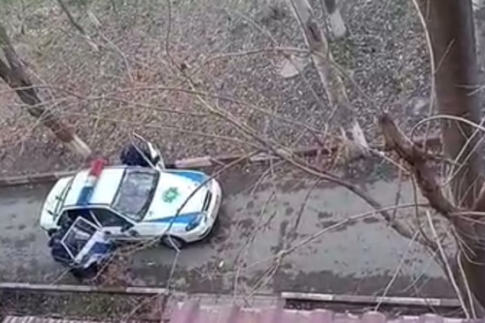 Toshkentda yosh bolaga kuch ishlatib, majburan mashinasiga "tiqqan" IIO ...