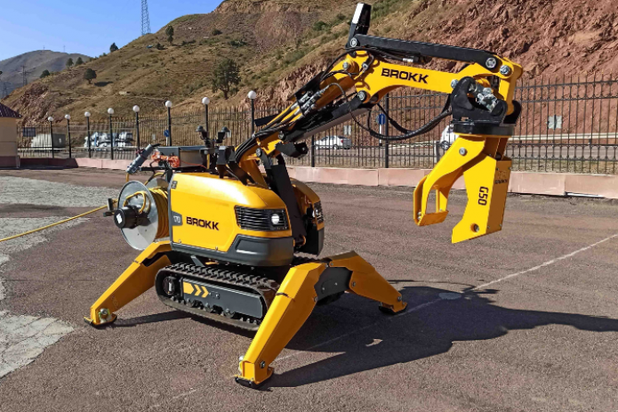 Yangi avariya-qutqaruv mashinasi (robot) topshirildi | UzReport.news