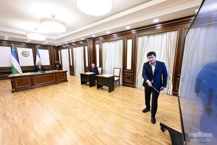 Shavkat Mirziyoyev geologiya sohasida qilingan ishlar va kelgusi rejalarga oid taqdimot bilan ...