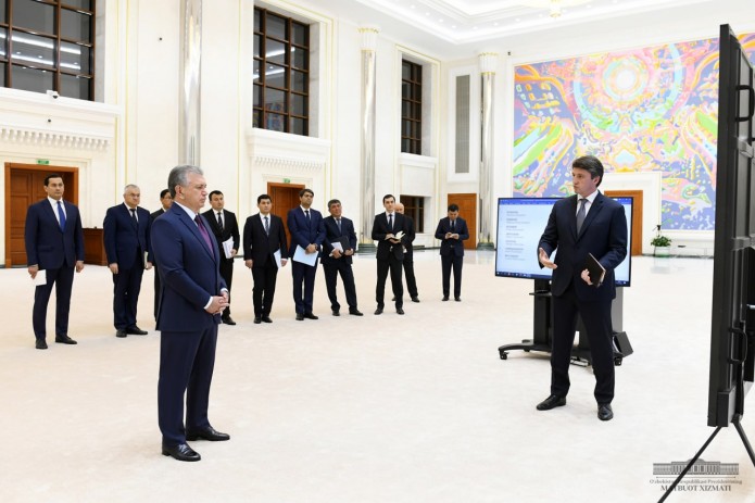 Shavkat Mirziyoyev O'zbekistonda elektromobil ishlab chiqarish loyihasi bilan tanishdi ...