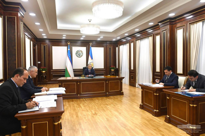 Shavkat Mirziyoyev temir yo‘l sohasiga oid taqdimot bilan tanishdi | UzReport.news