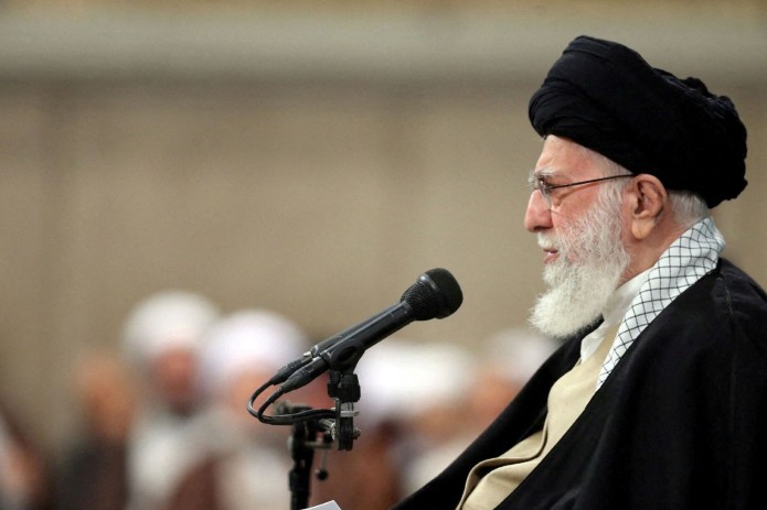 Oyatulloh Xomanaiy: Eron Isroilga hujum qilganlarning "qo‘lini o‘padi ...