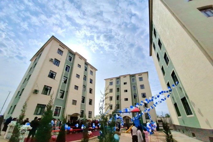 Surxondaryoda oʻqituvchi va shifokorlar hamda ehtiyojmand oilalar uchun 100 ta uy-joy ...