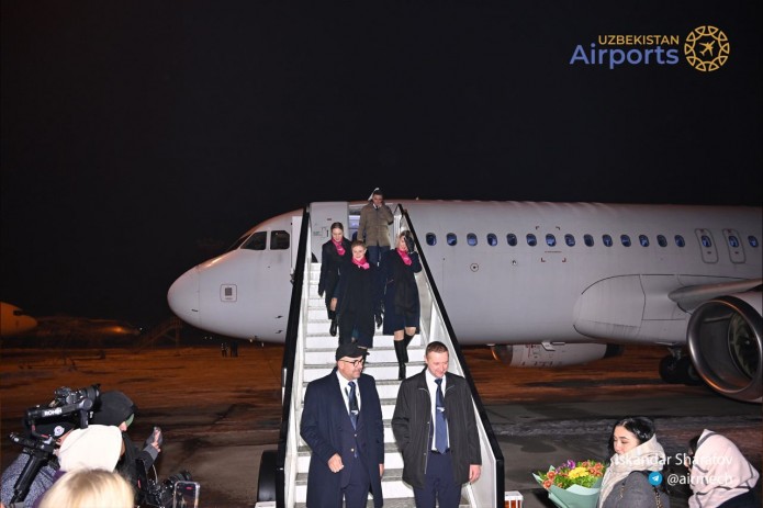 Toshkent aeroportida yangi Centrum Air aviakompaniyasining ilk samolyotlari kutib olindi ...