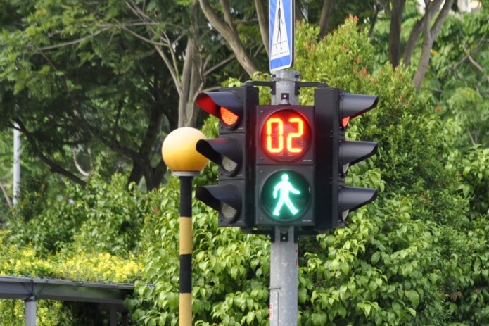 Tashkent implements traffic light call buttons | UzReport.news