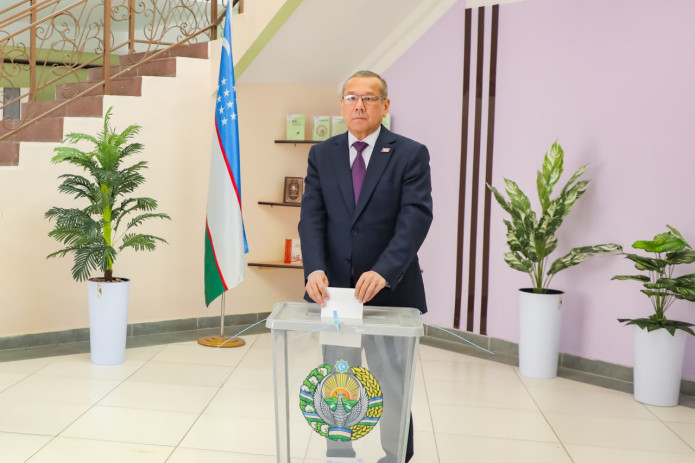 XDP raisi Ulug‘bek Inoyatov saylovda ovoz berdi | UzReport.news
