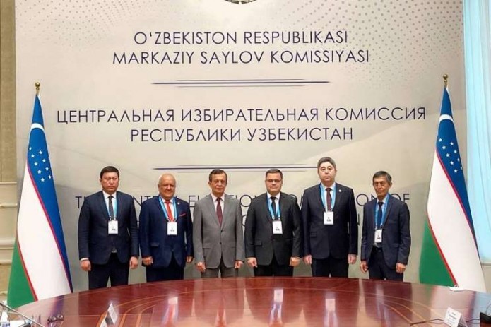 Uzbek CEC Chairman hands mandates to political parties | UzReport.news