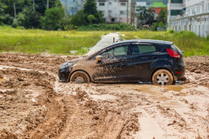Uzbekistan Warns of Fines for Mud-Splashing Drivers | UzReport.news