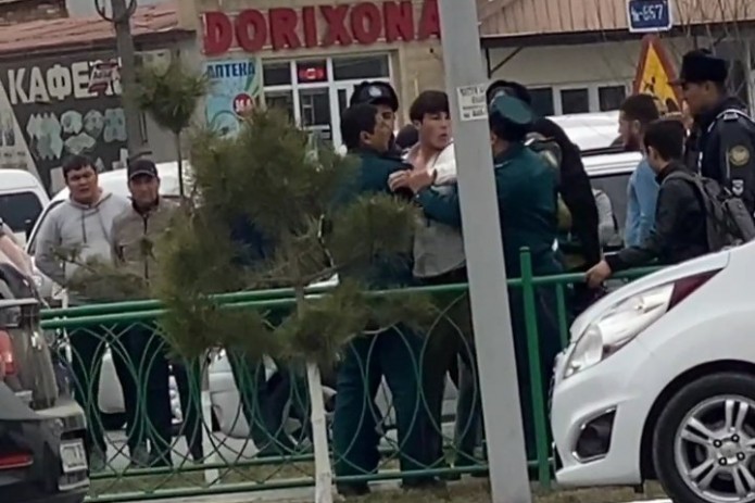 Farg'onada IIB xodimlari va fuqaro o‘rtasida janjal yuz berdi ...