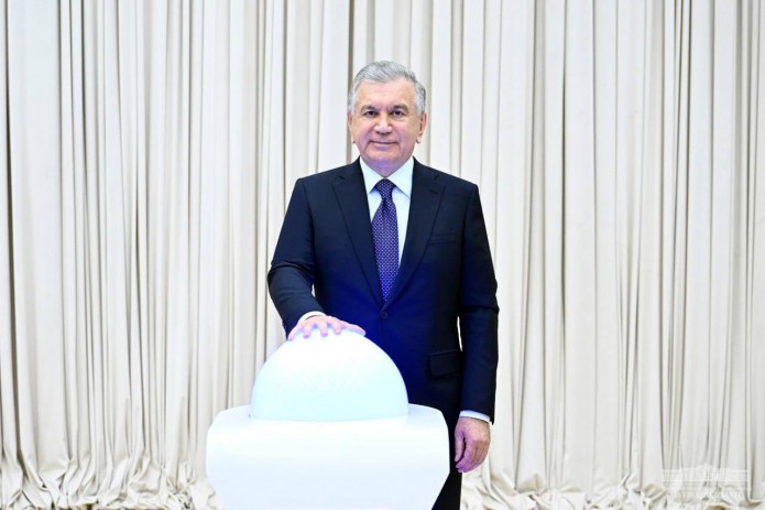 Shavkat Mirziyoyev Qashqadaryo viloyatini iqtisodiy rivojlantirish masalalari bo‘yicha yig‘ilish ...