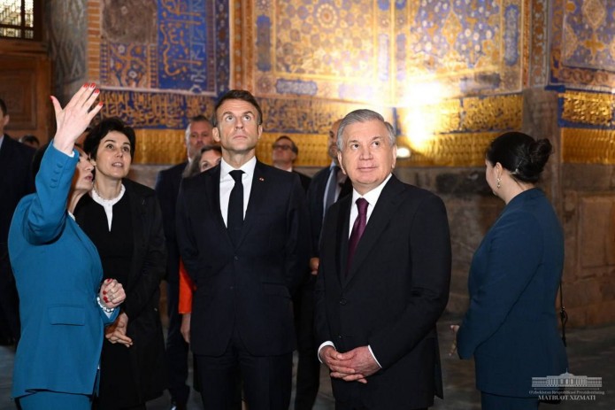 Emmanuel Makron Shavkat Mirziyoyev hamrohligida Samarqand shahrining ...